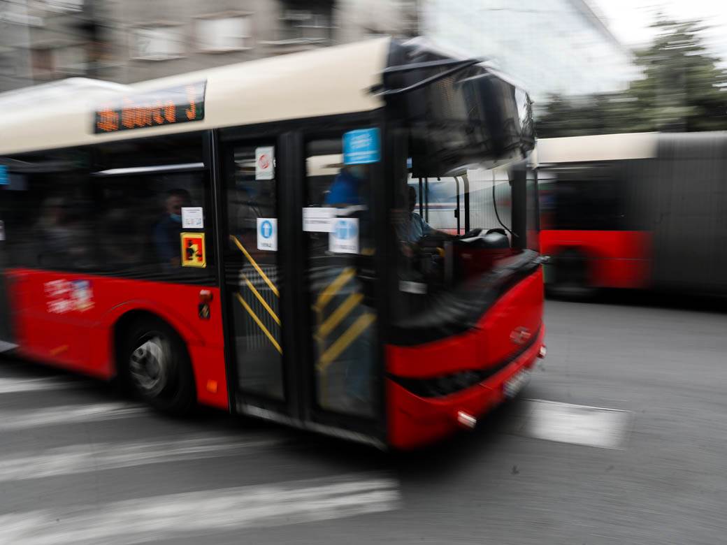Kuljao dim iz autobusa u Beogradu | Mondo