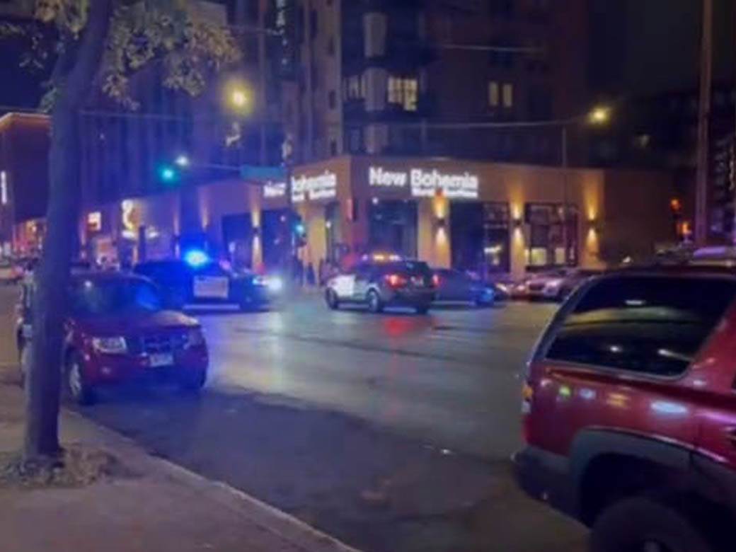 Masovna pucnjava kod Los Anđelesa | Mondo