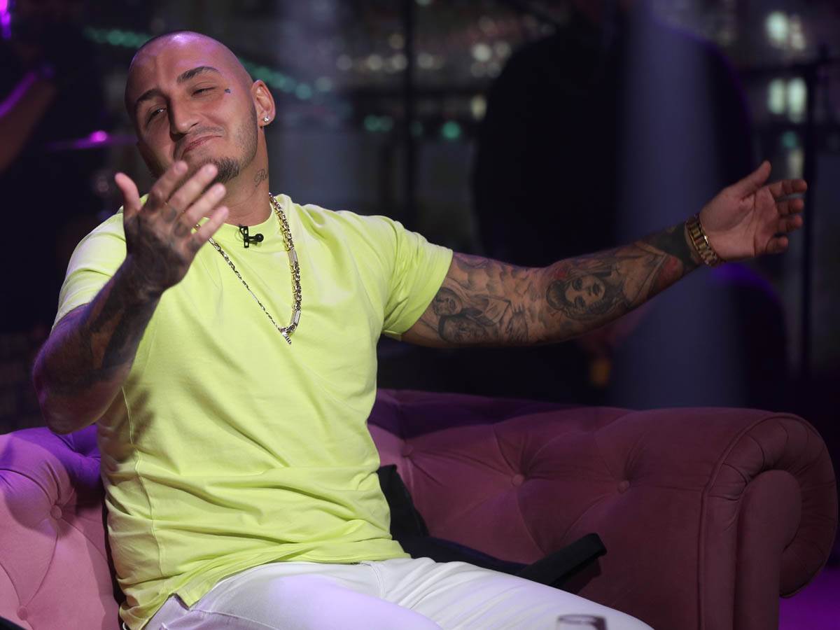 Ko je nova devojka Vuka Moba? | Mondo