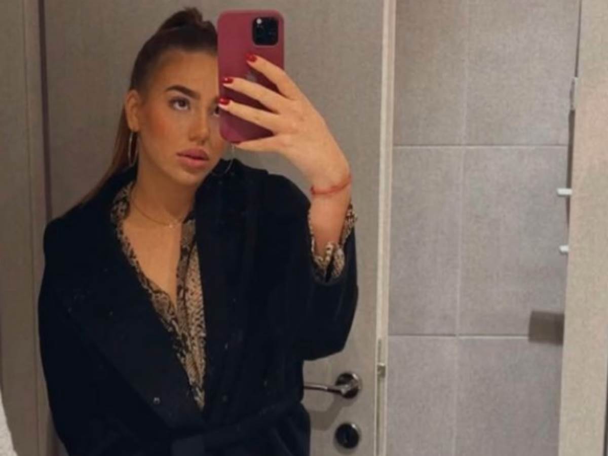 Una Čolić dekolte | Mondo