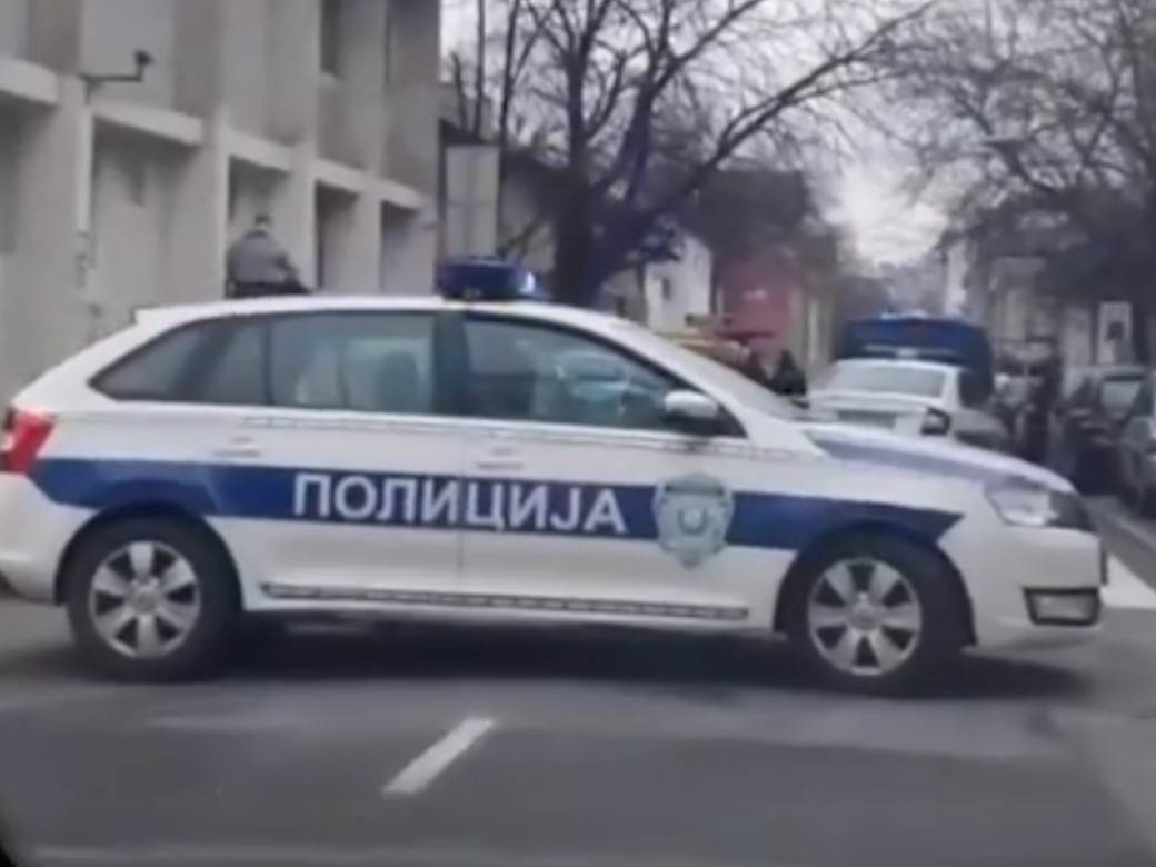 Bačena bomba na Karaburmi | Mondo