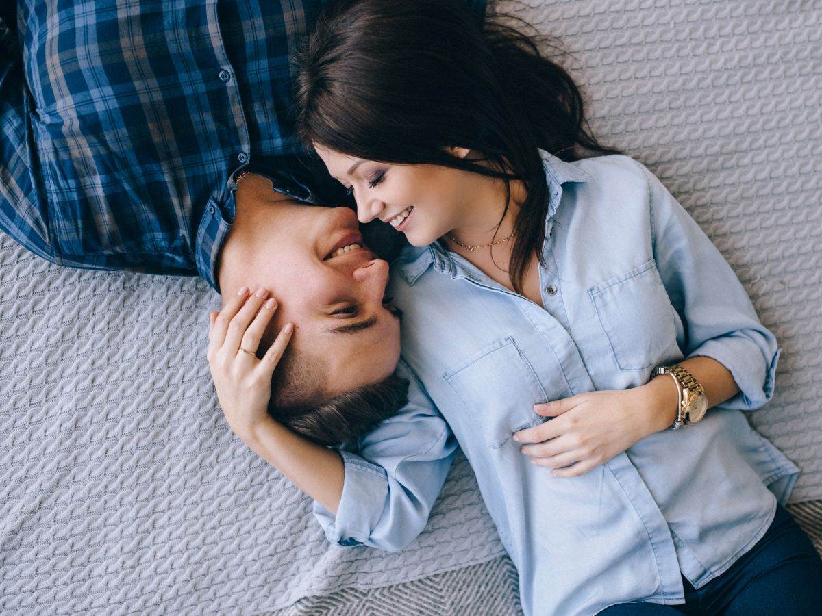 O čemu razmišljaju muškarci pre prvog intimnog odnosa | Mondo