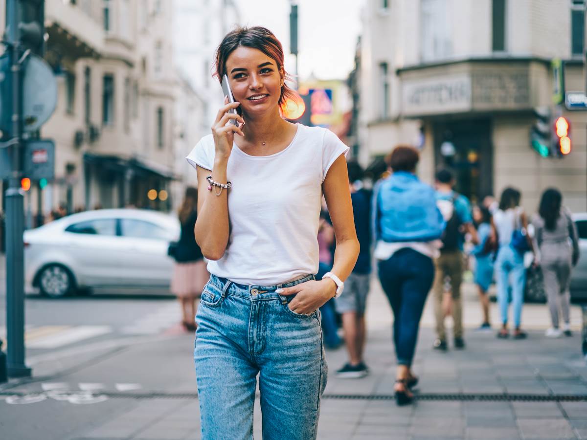 Koji brushalter se najmanje vidi ispod bele majice | Mondo