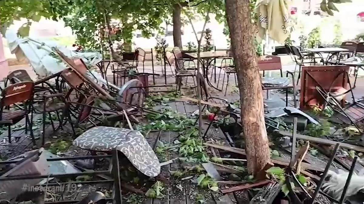 Uleteo kolima u baštu kafića u Novom Sadu | Mondo