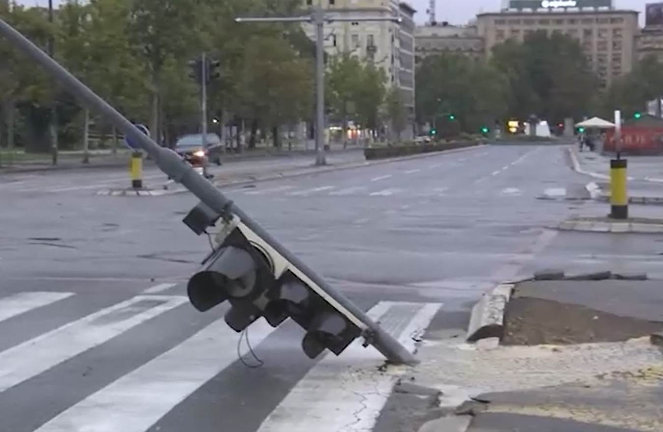 Pukla cev u centru Beograda | Mondo