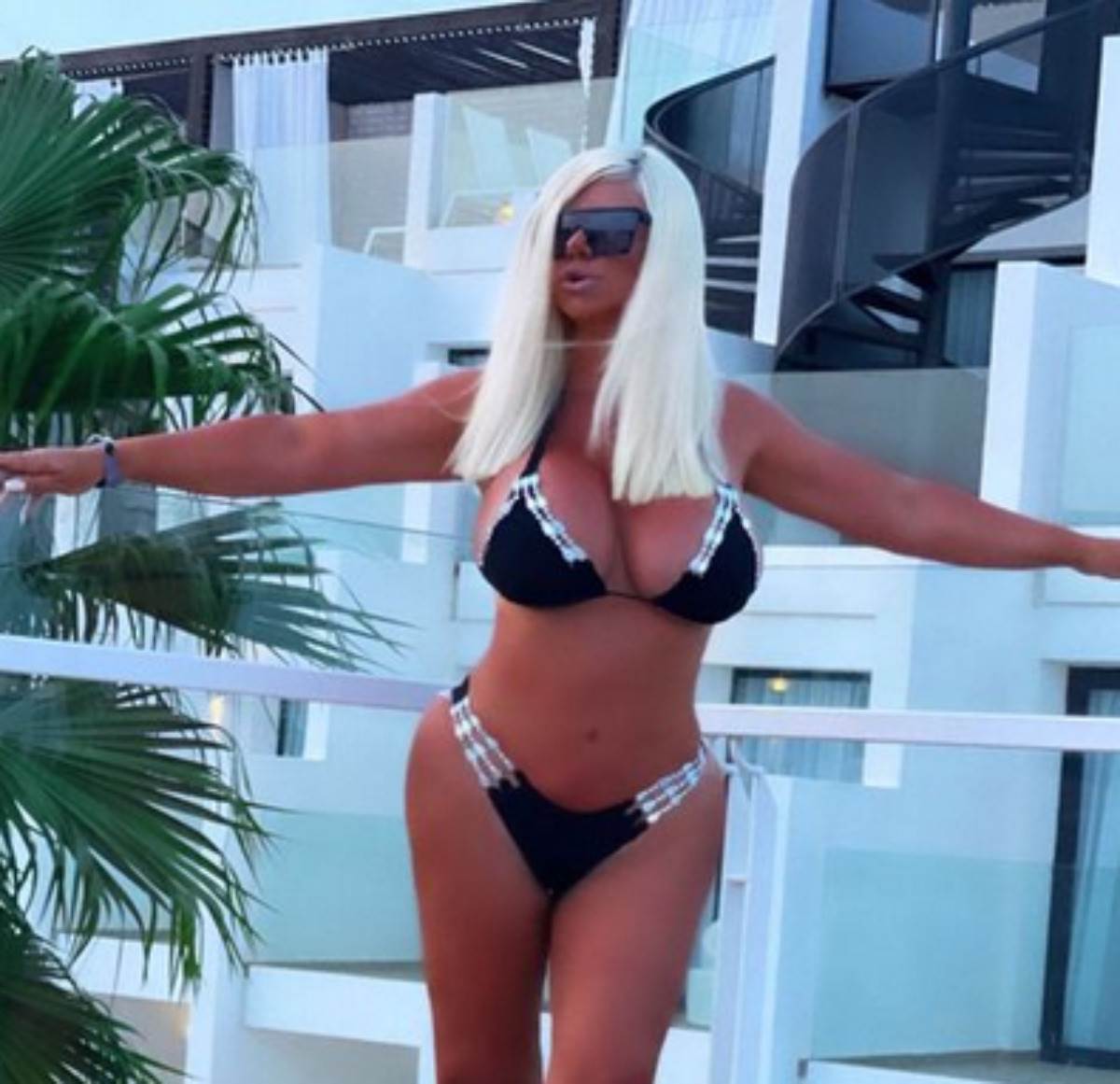 Dara Bubamara u bikiniju | Mondo