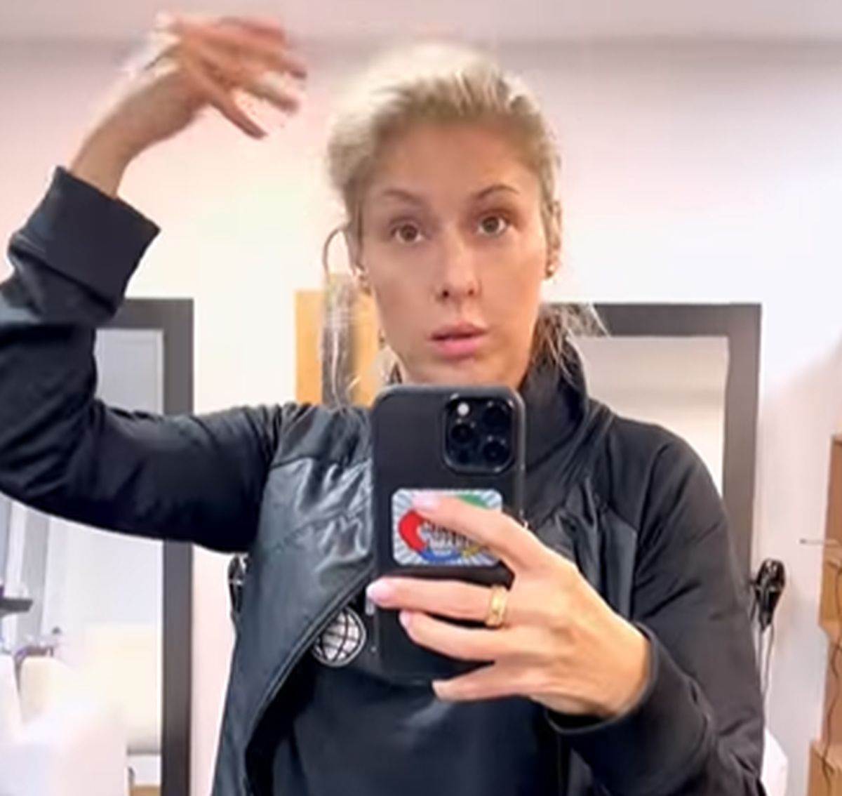 Kristini Radenković obe ruke i dalje u gipsu | Mondo