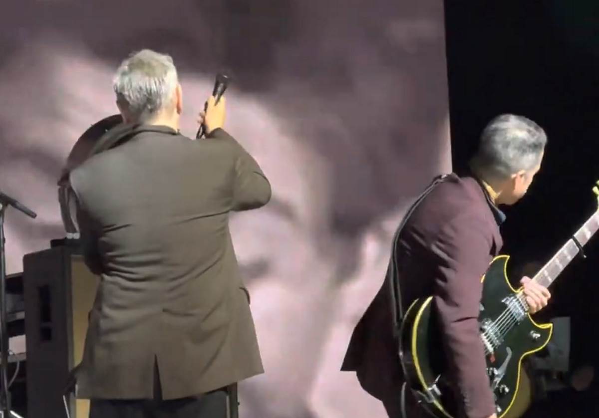 Morisi prekinuo koncert jer mu je hladno | Mondo