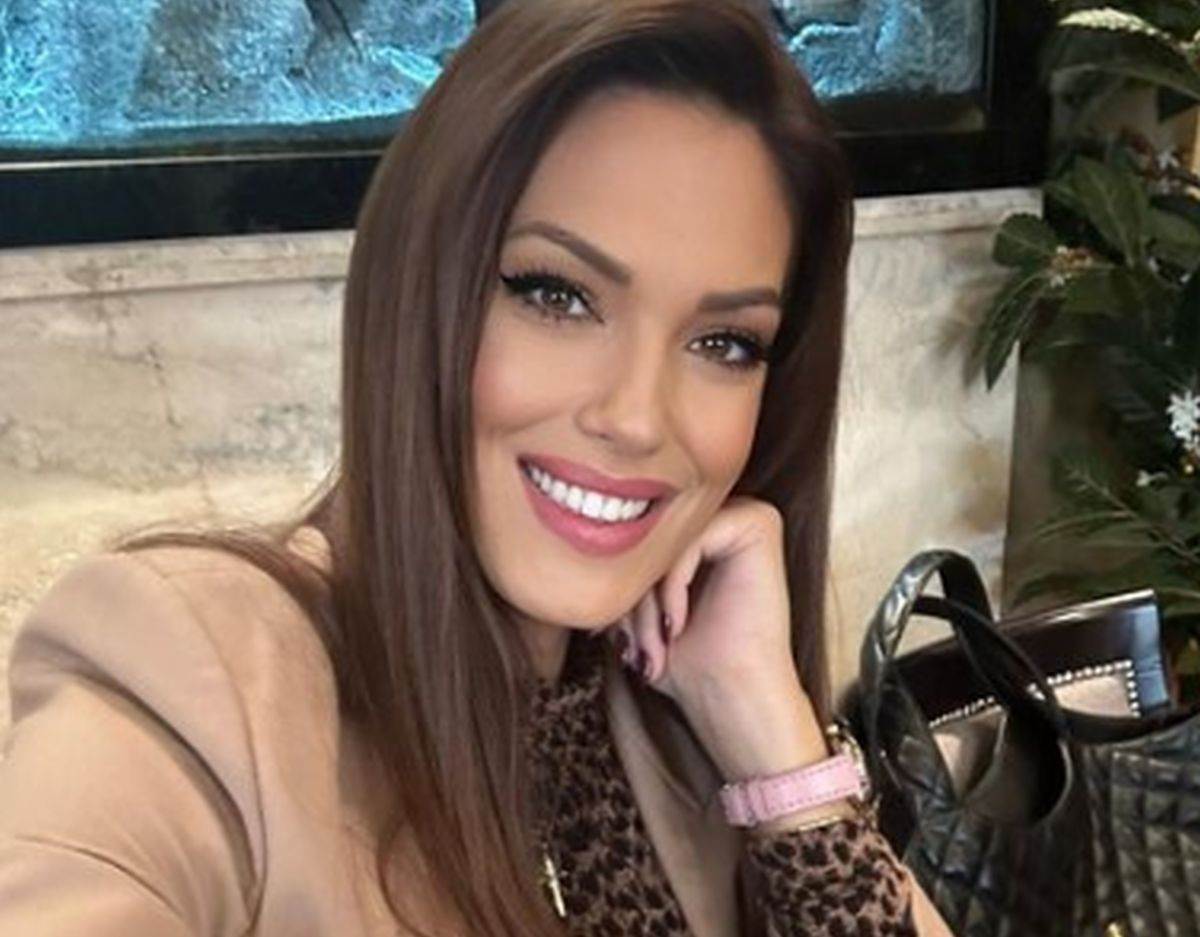 Nina Radulović pozirala u haljini bez brusa | Mondo