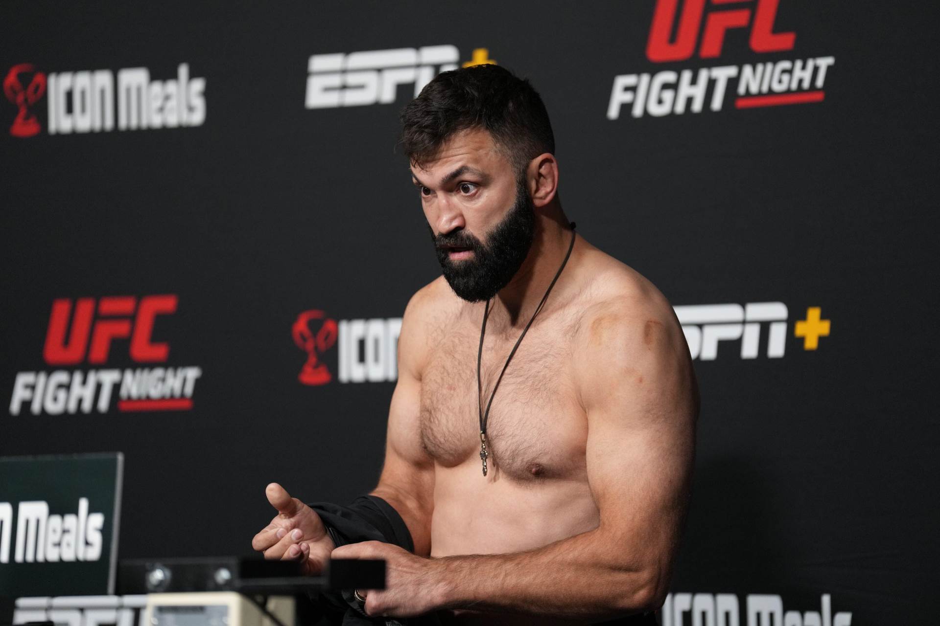 Andrej Arlovski MMA borac prebio Albance koji su udarali devojku | Mondo