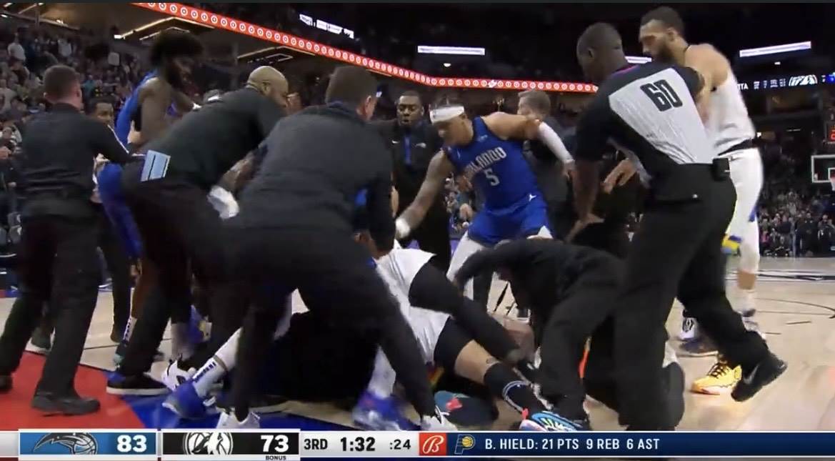 Tuča u NBA ligi na meču Minesote i Orlanda Mo Bamba i Ostin Rivers | Mondo