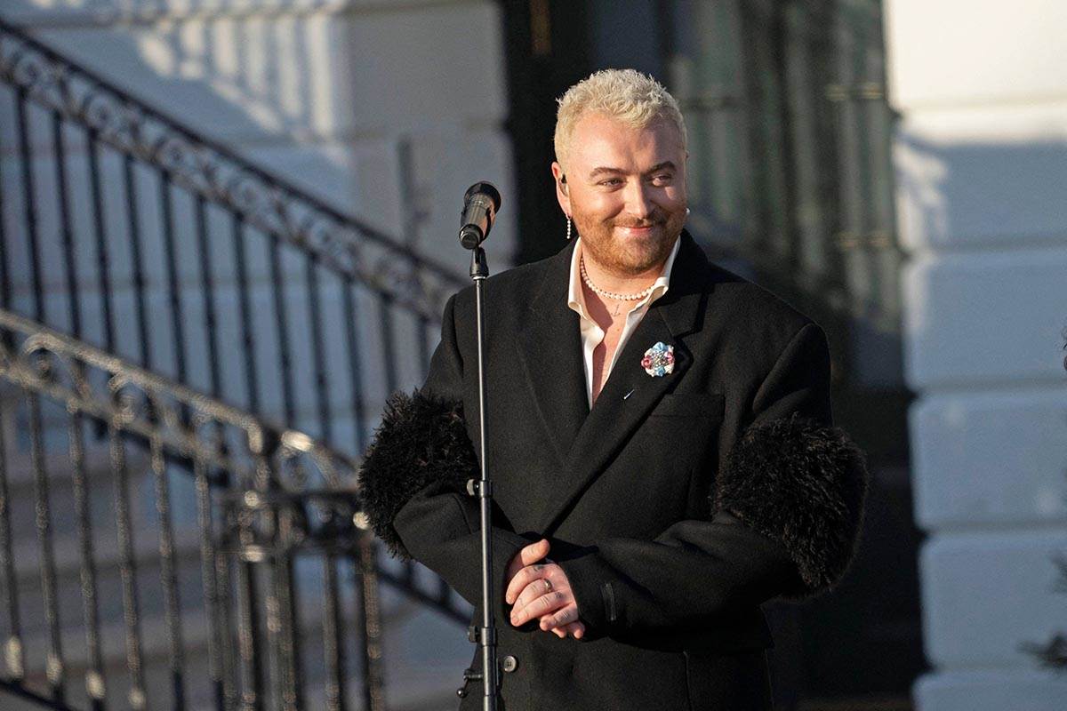 Sem Smit u providnoj haljini | Mondo