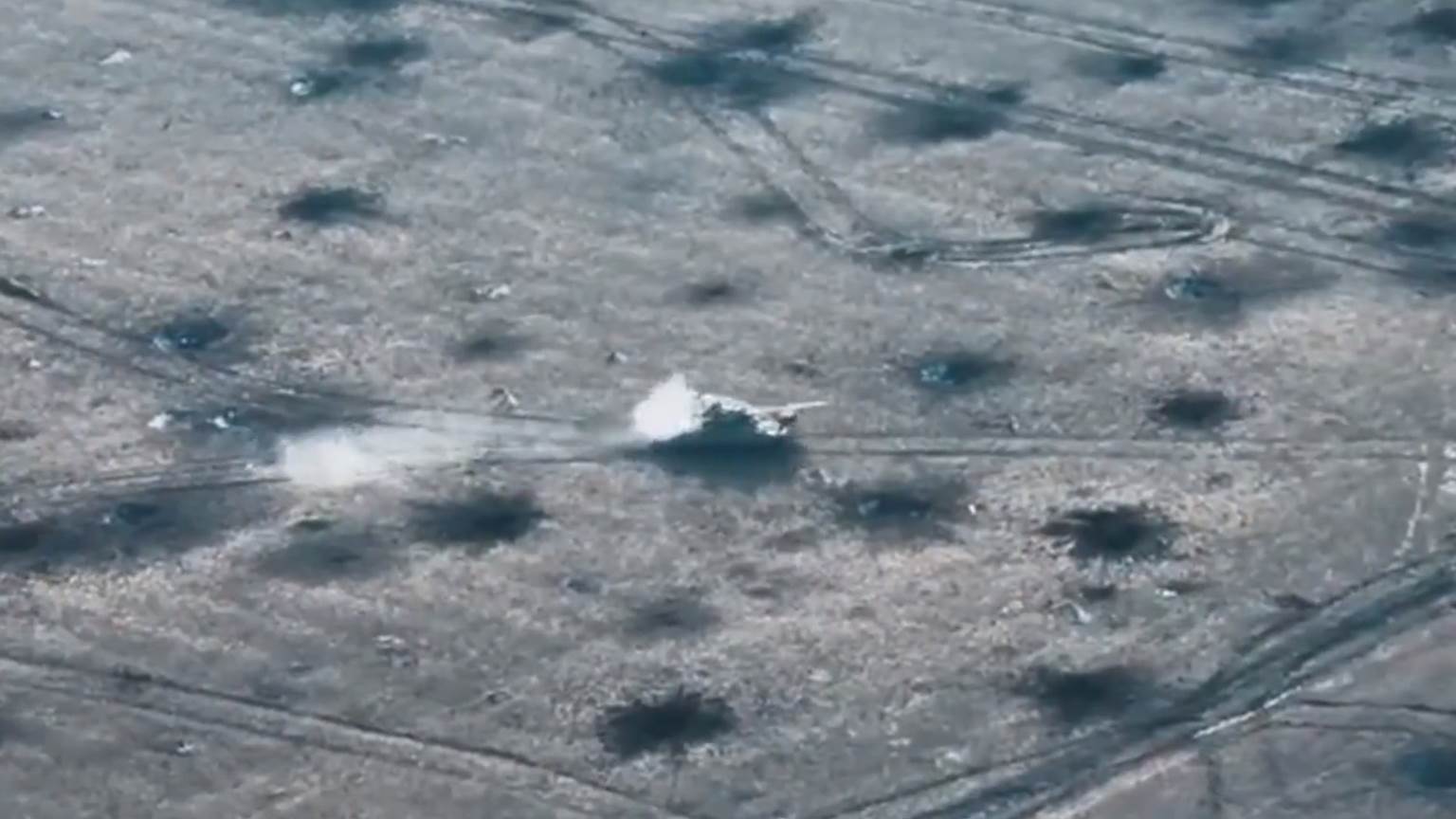 Ruski tenk u minskom polju u Ukrajini | Mondo