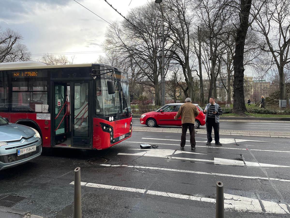 Sudar dva autobusa u ulici kneza Miloša | Mondo