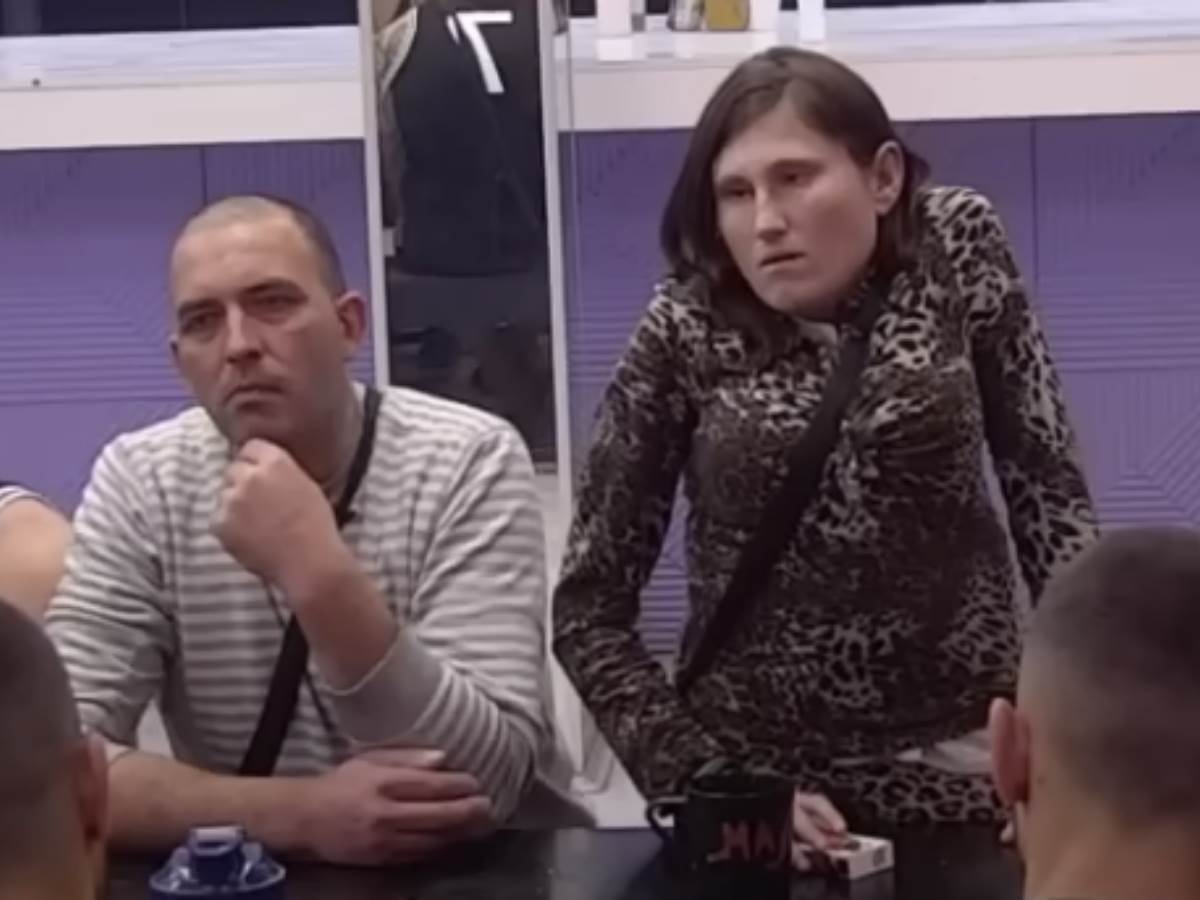 Marko tuče Divnu Zadruga video | Mondo