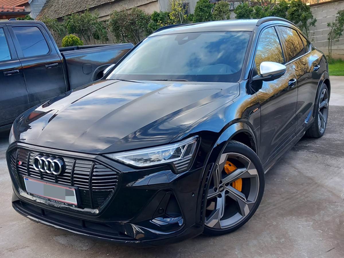 Deda Raša se pohvalio sa automobilom unuka | Mondo
