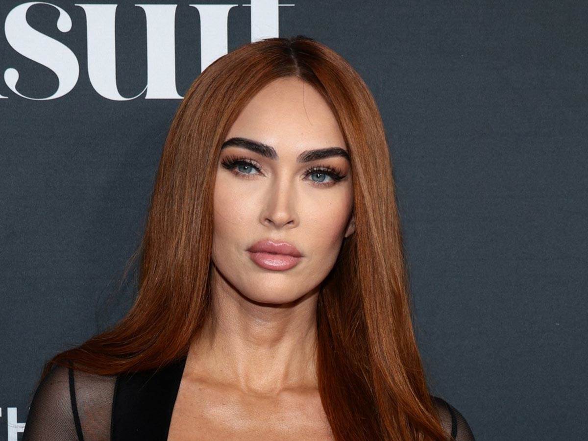 Megan Foks obučena kao striptizeta | Mondo