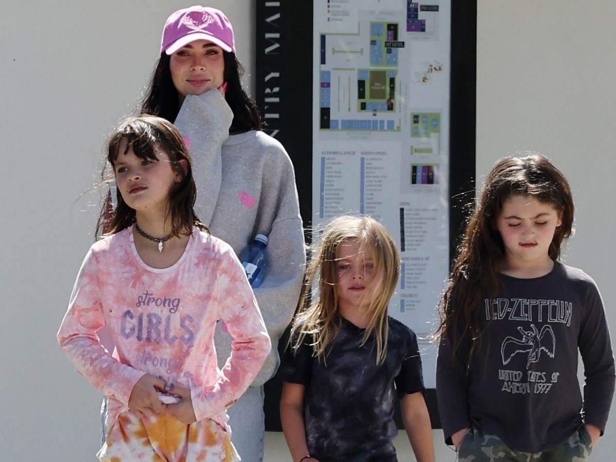 Megan Foks tera sinove da se oblače kao devojčice | Mondo