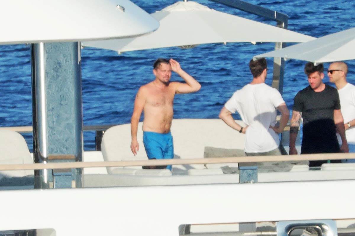 Leonardo Dikaprio s devojkom i Tobijem Megvajerom na jahti | Mondo