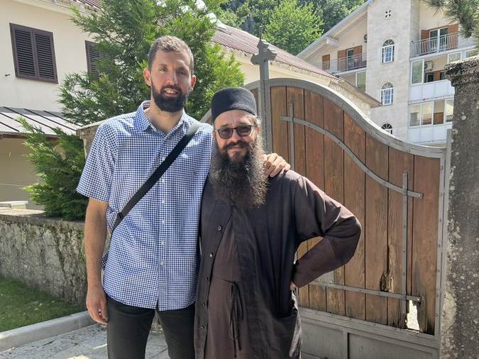 Sveštenik Ilija Buha dovodi Nikolu Mirotića u Crvenu zvezdu | Mondo