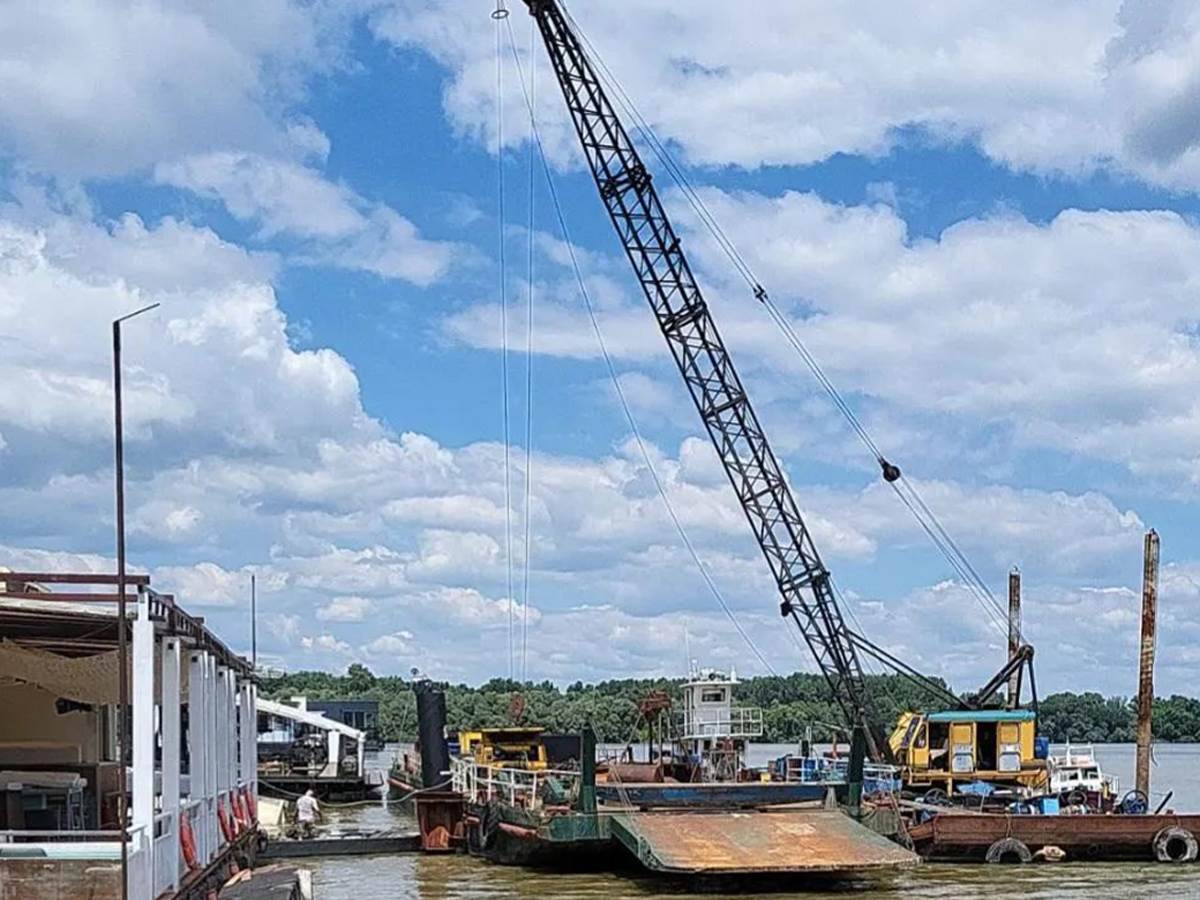 Počelo izvlačenje splava Fristajler iz Save | Mondo