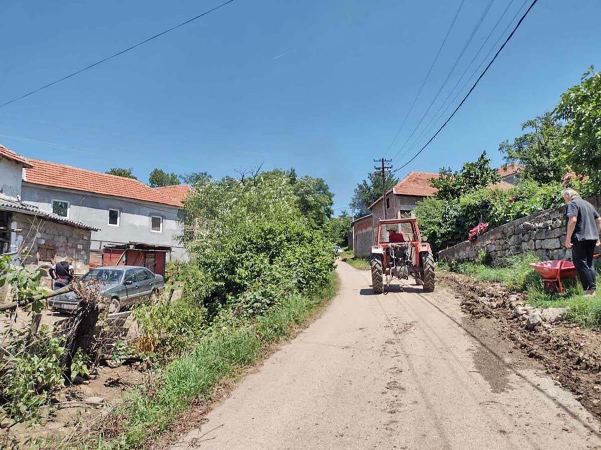 Poginuo vozač traktora u Leskoviku | Mondo