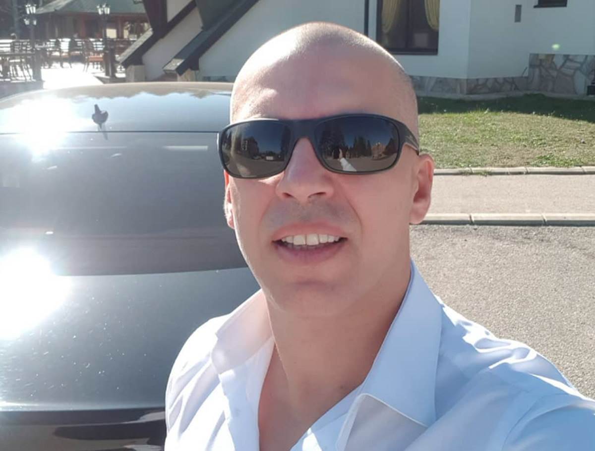 Milan Topalovič Topalko se skinuo i spustio gaće | Mondo