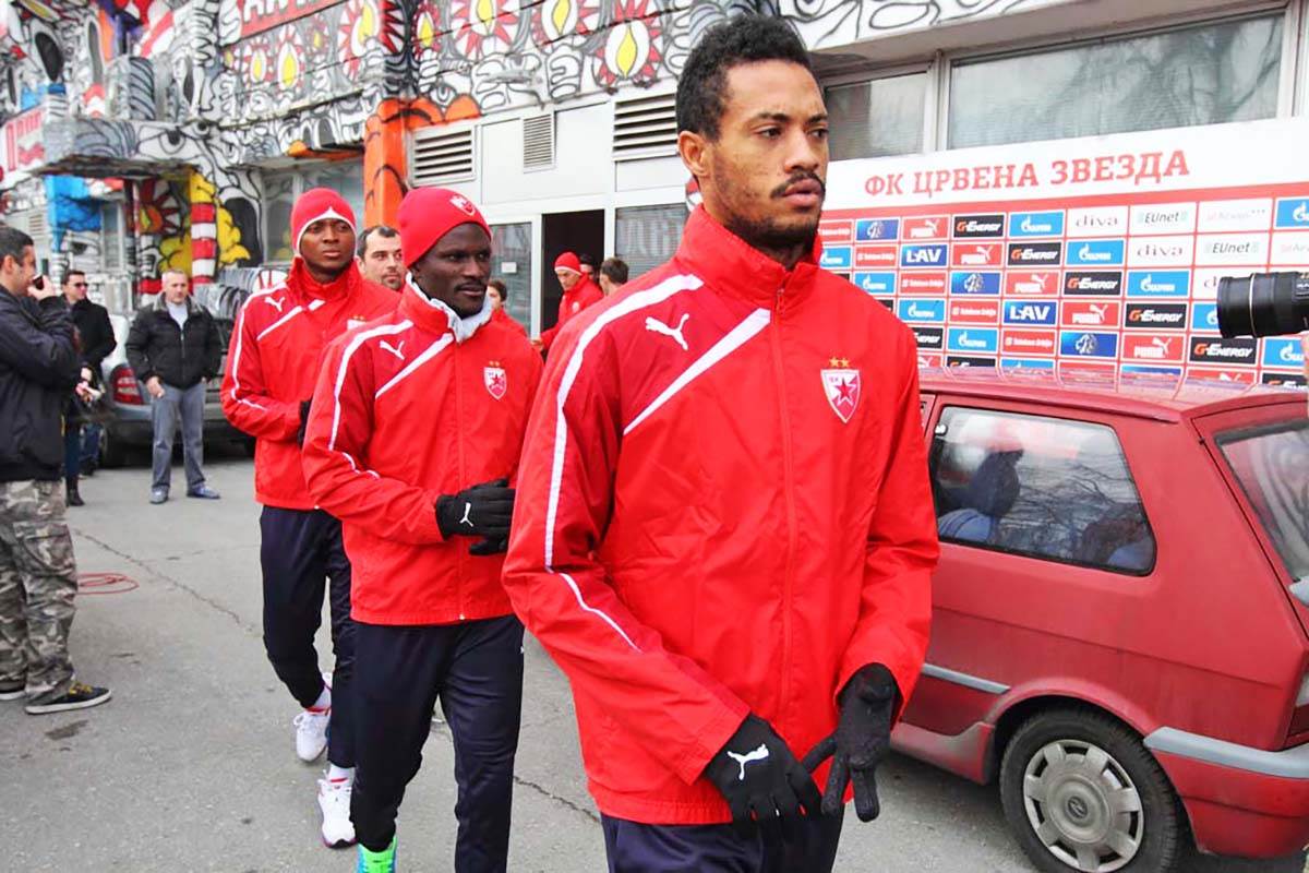 Omega Roberts bivši igrač Crvene zvezde igra u srpskom selu | Mondo