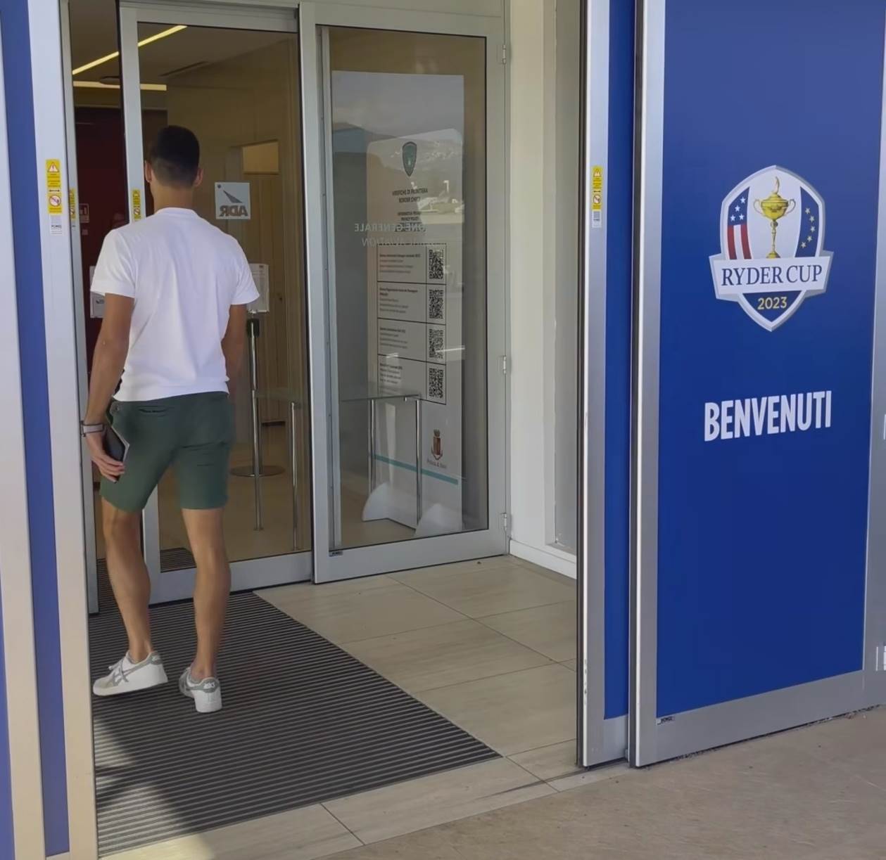 Novak Đoković igra golf u Rimu, u Italiji | Mondo