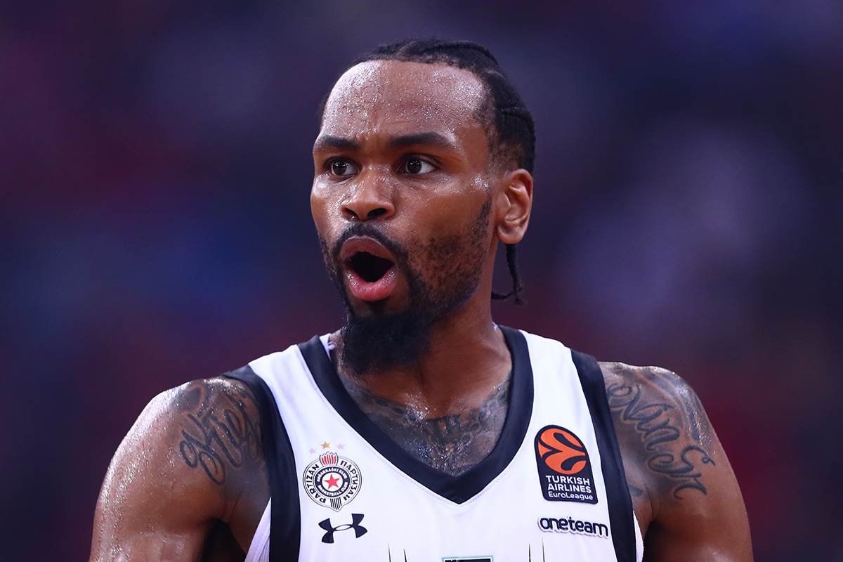 Dečak ljubio Kevina Pantera video snimak | Mondo