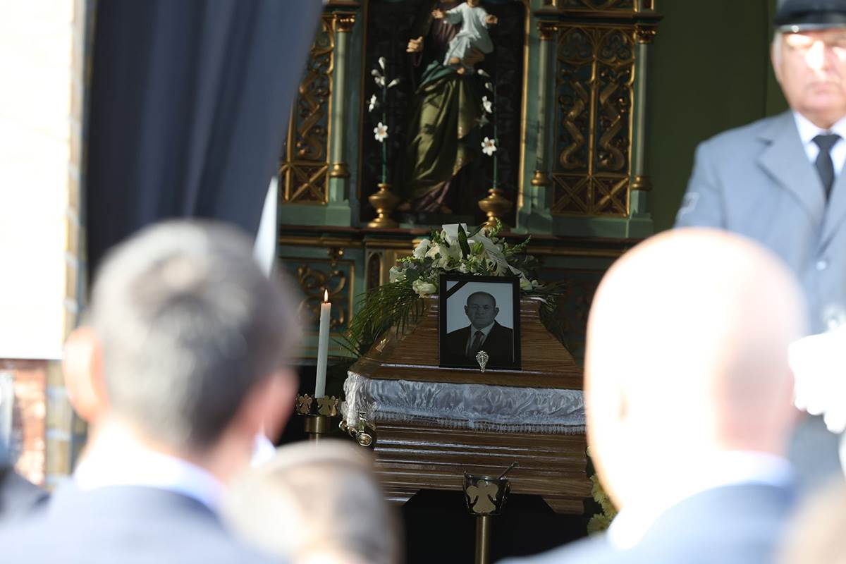 Sahrana Ištvan Pastor | Mondo