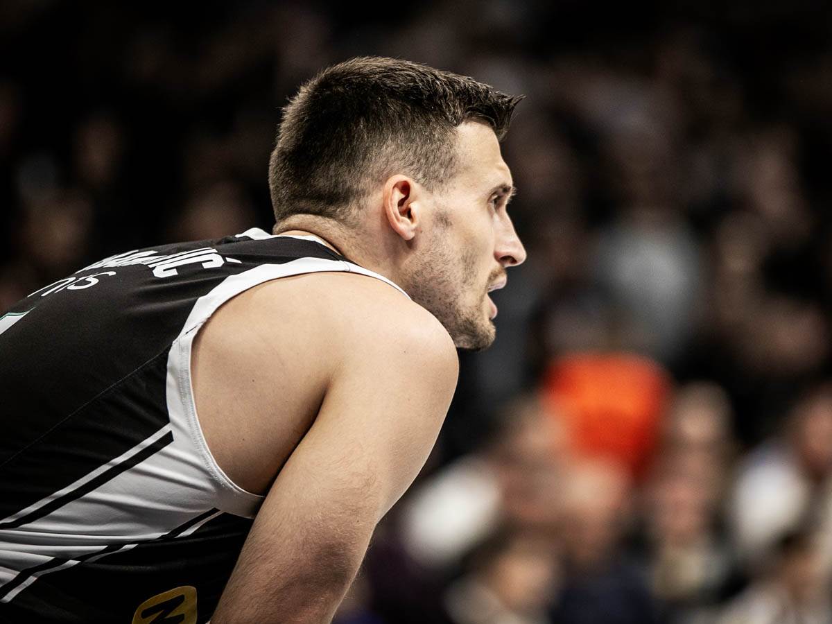 Partizan izgubio od Budućnosti Avramović promašio šut za pobedu | Mondo