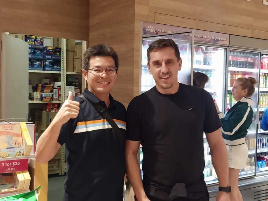 Navijač pomešao Garija Nevila i Džejmija Karagera | Mondo