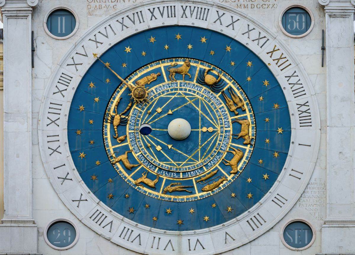 Elegantes Horoskop Januar 2024 Fotos