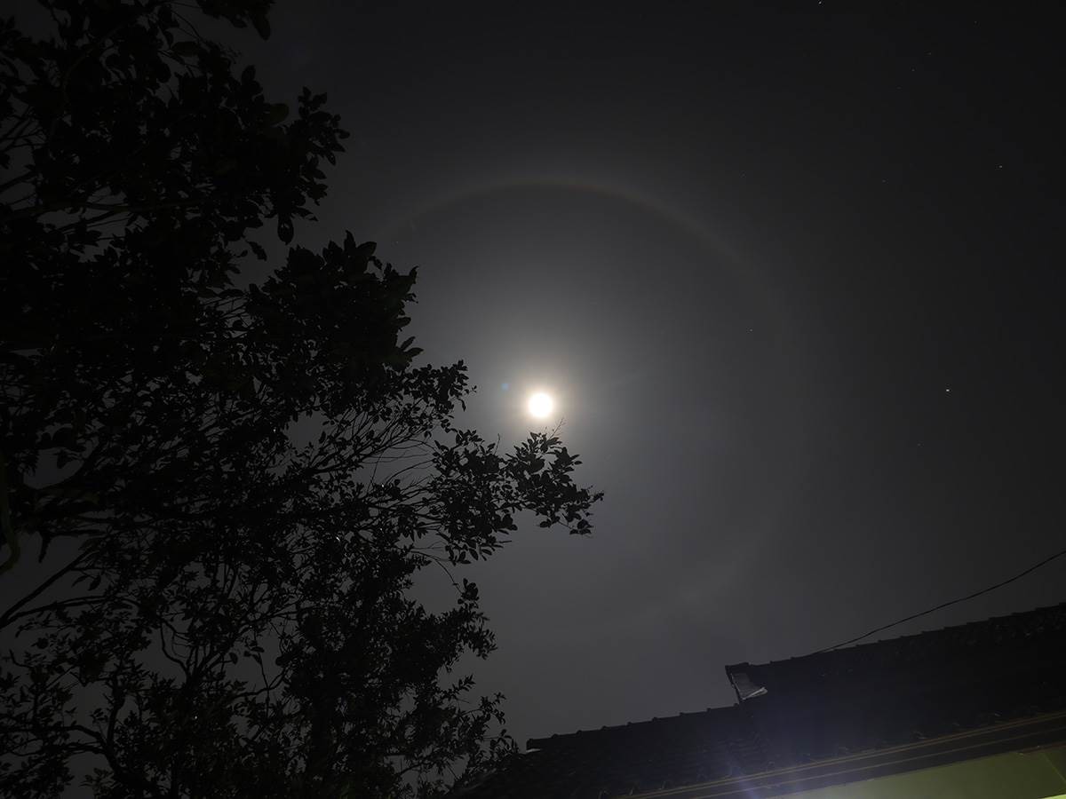 Svetlost oko meseca, neobična pojava na nebu | Mondo