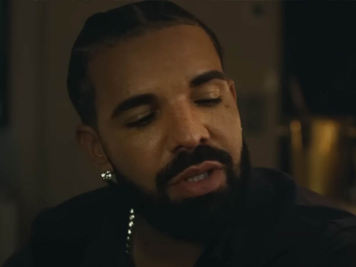 Drejk u novom spotu pokazuje dvoglavog orla i spominje Prištinu | Mondo