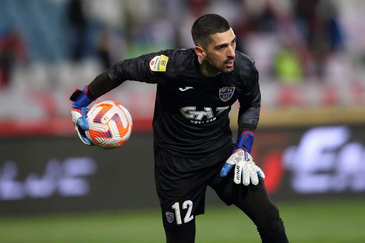 Golman Dubočice slomljena kost lica na meču OFK Beograd | Mondo