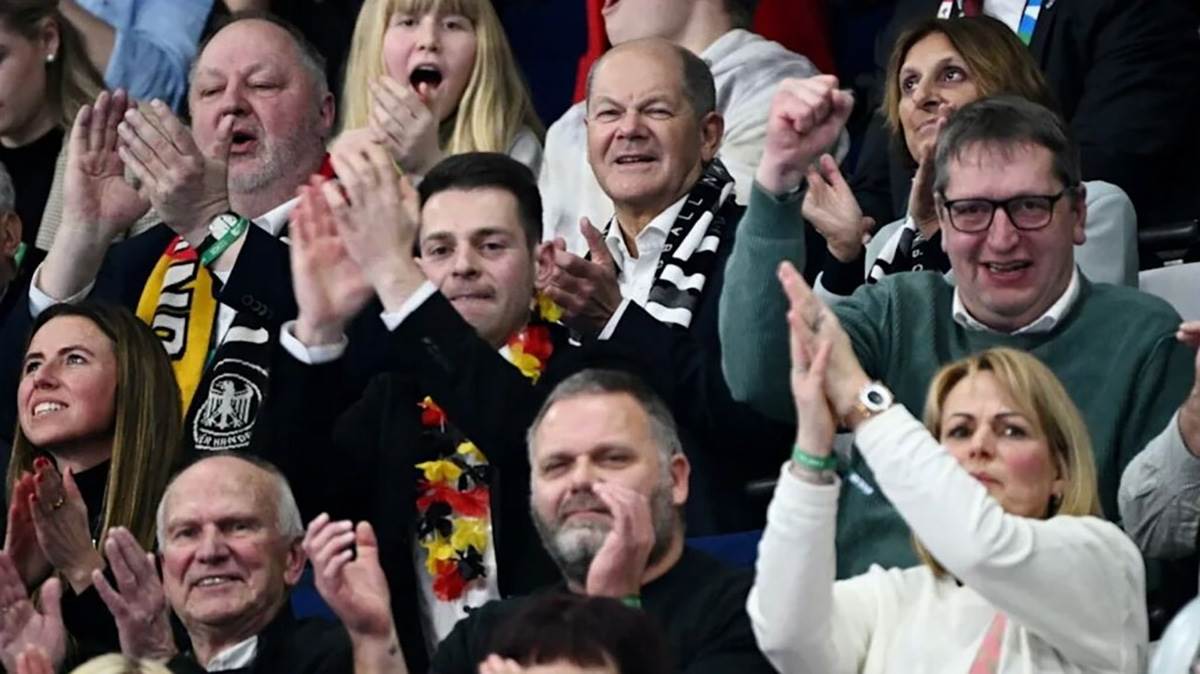 Olaf Šolc izviždan na rukometnoj utakmici | Mondo