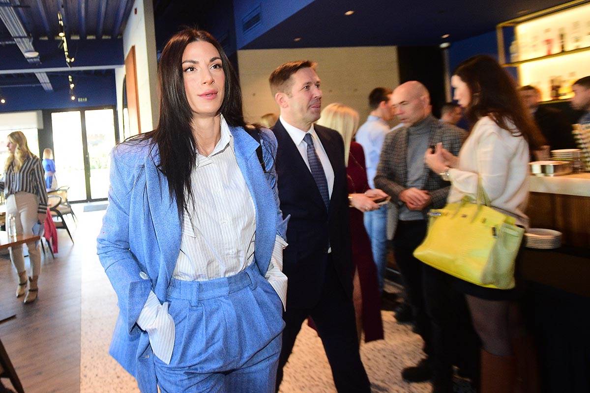 Ivana Španović prvi put u javnosti od razvoda, dobila nagradu | Mondo