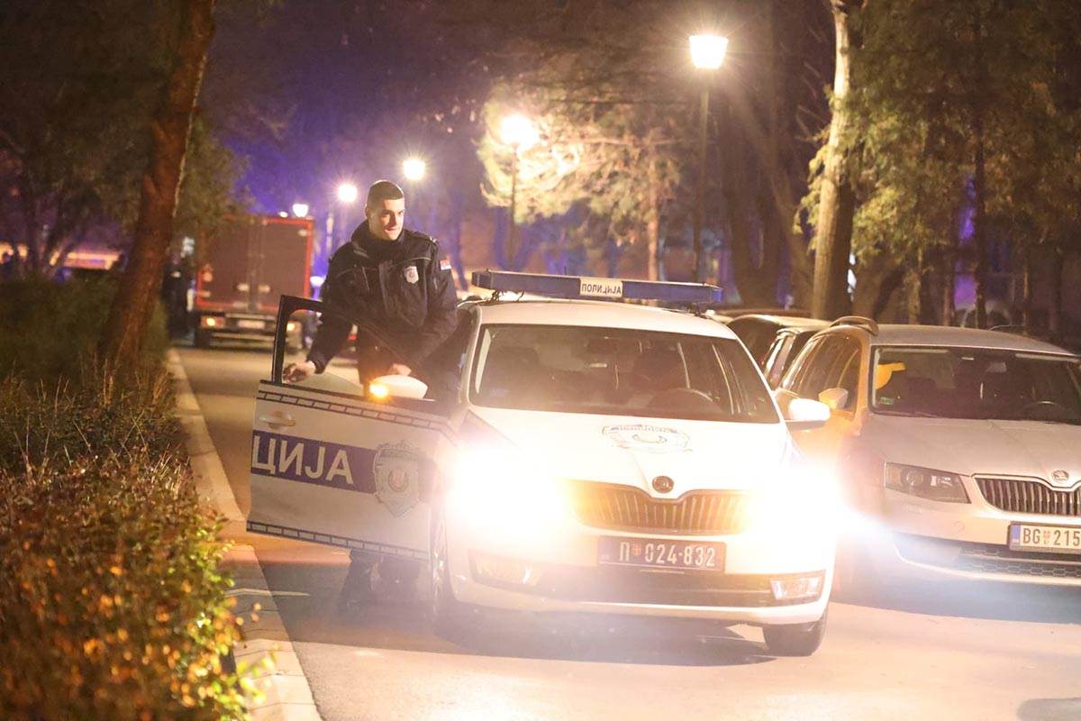 Prva slika sa mesta nesreće na Novom Beogradu, auto udario dečaka na biciklu | Mondo