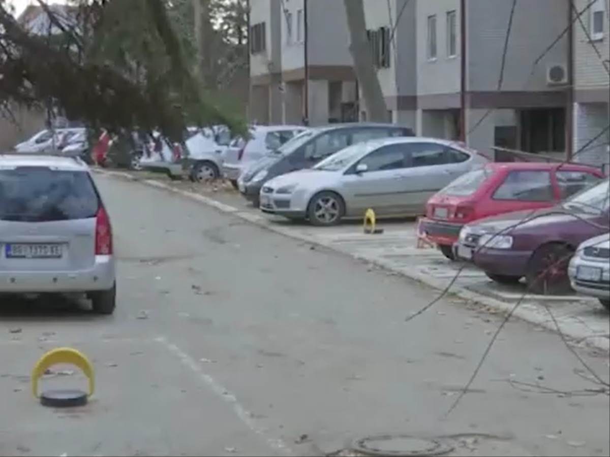 Stanari u Mirijevu stavili stubiće sa alarmom na javna parking mesta | Mondo