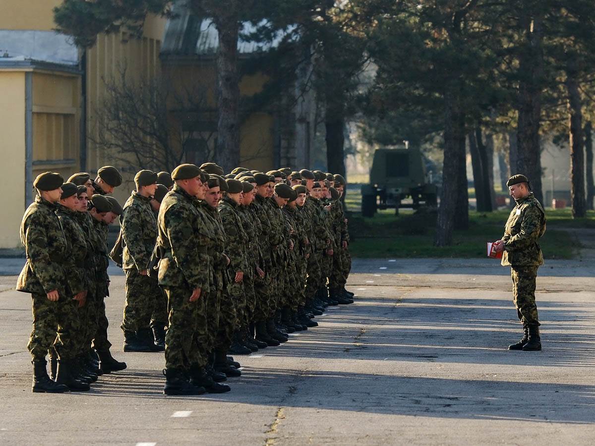 Vojska Srbije do kraja meseca dostavlja Vučiću predlog obaveznog vojnog ...