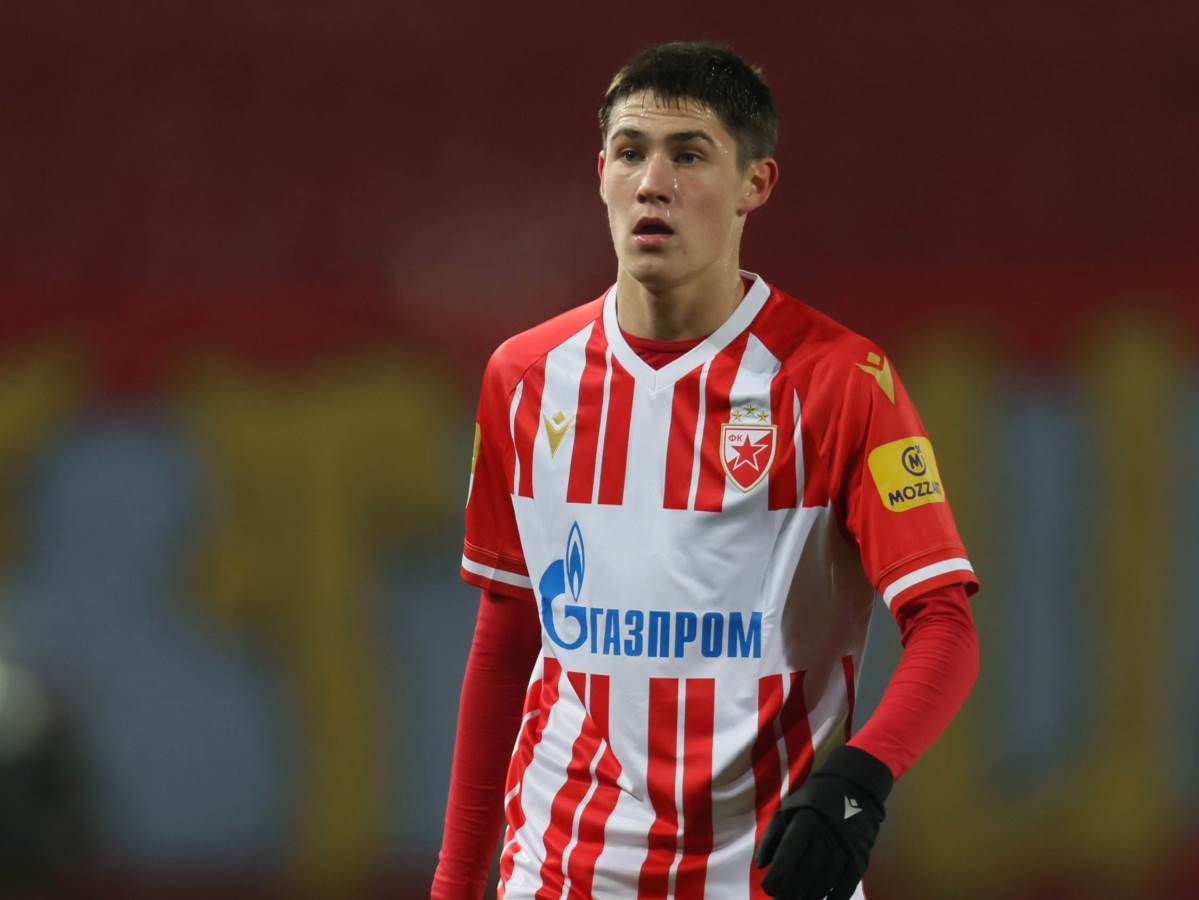 Crvena zvezda prebacila tri fudbalera u prvi tim | Mondo