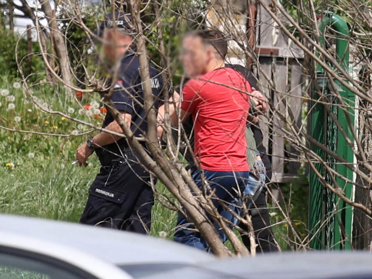 Osumnjičeni za ubistvo Danke doveden u dvorište kuće | Mondo