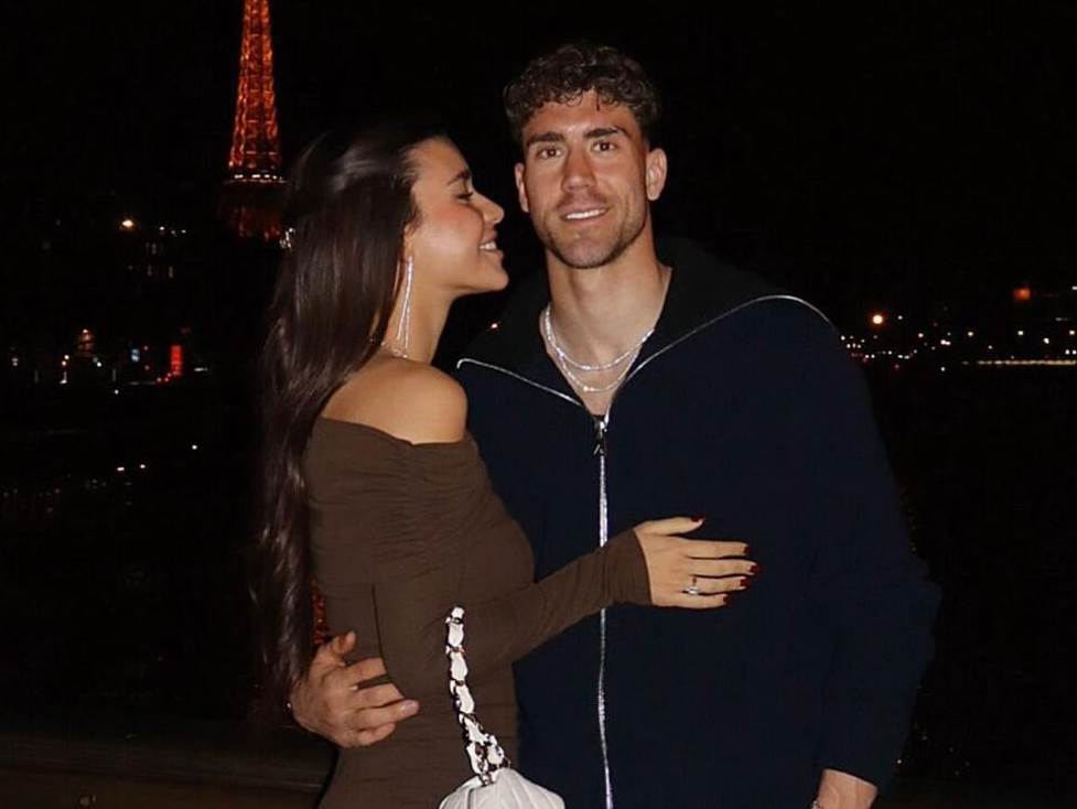 Dušan Vlahović odveo devojku u Pariz za rođendan | Mondo