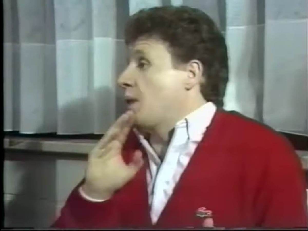 Gluvonemi fudbaler Damir Desnica dobio crveni karton zbog prigovora | Mondo