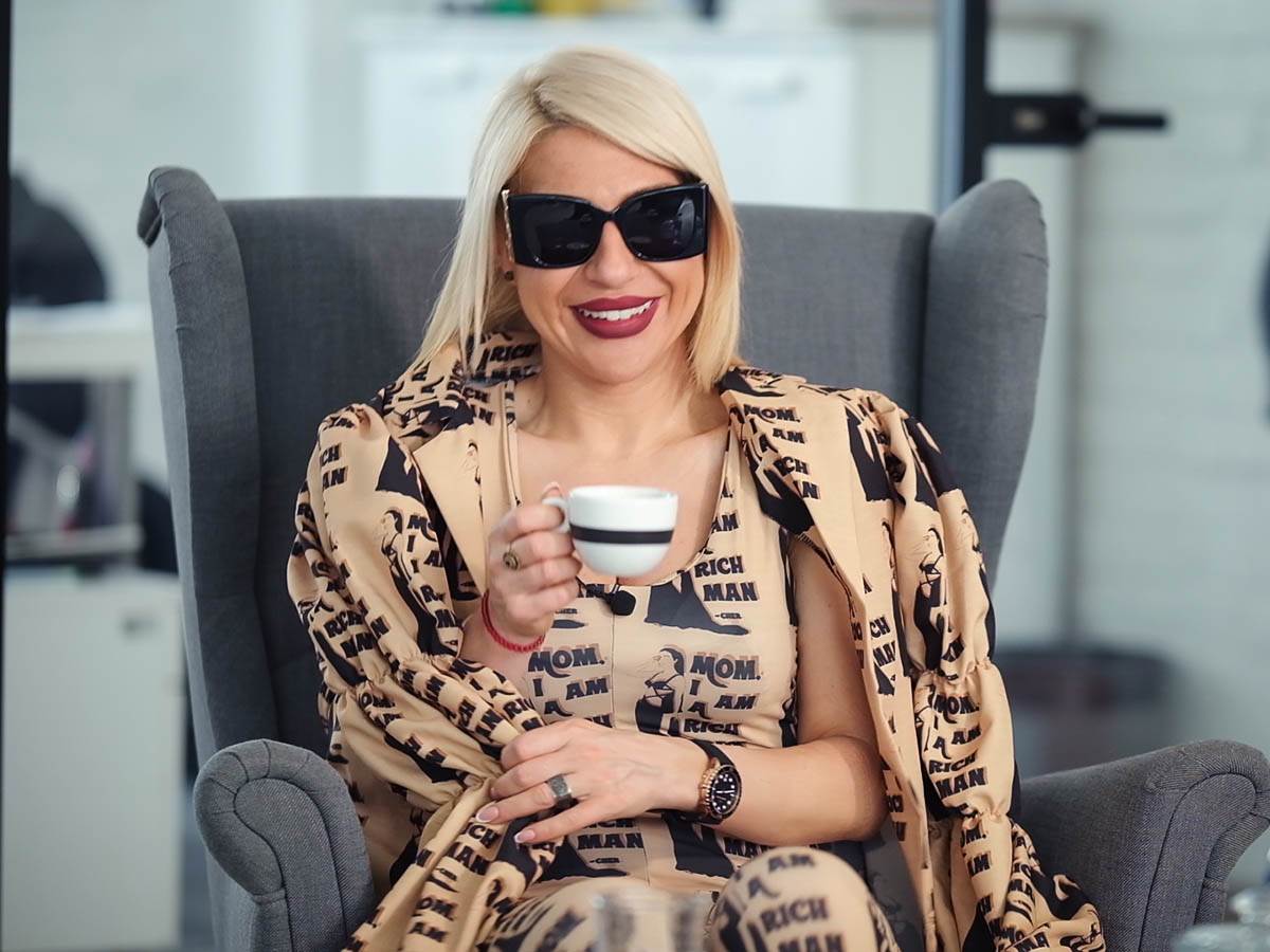 Jovana Jeremić nosi poruku na odelu | Mondo