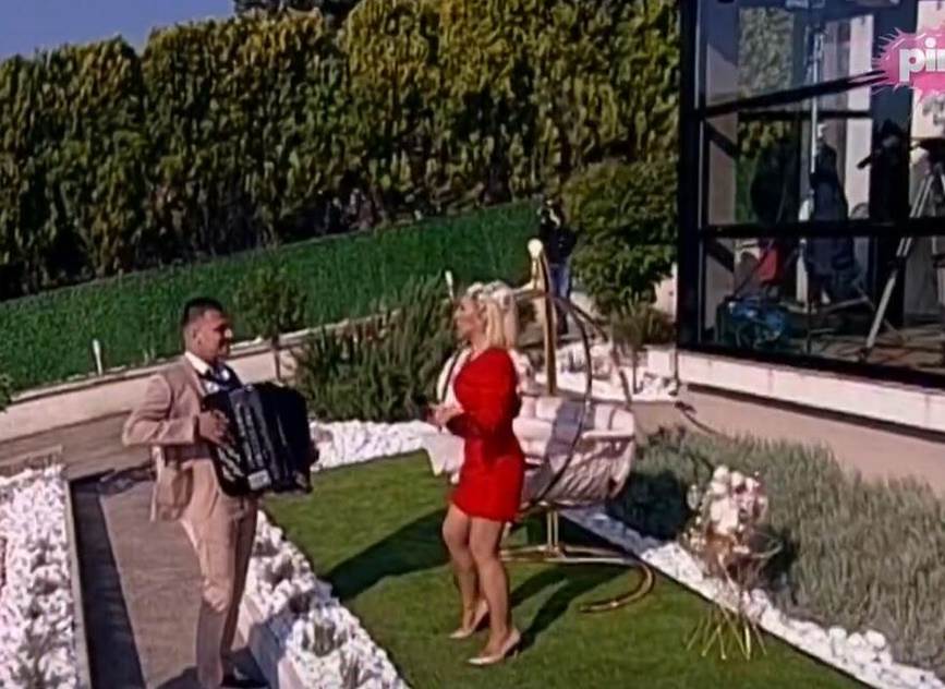 Jovana Jeremić vodi Jutarnji iz svoje vile sa bazenom | Mondo