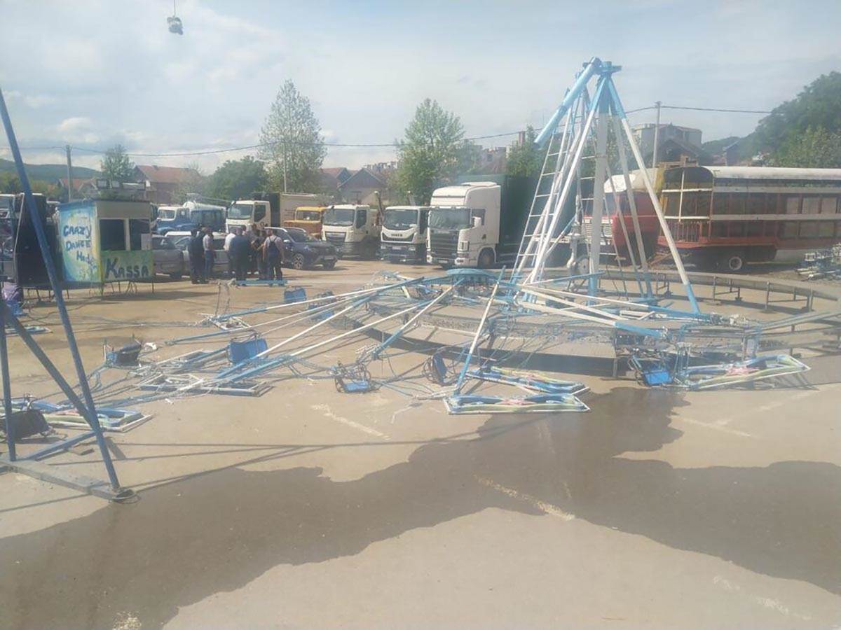 Jedno dete teško povređeno nakon što se otkačio ringišpil u Kuršumliji ...