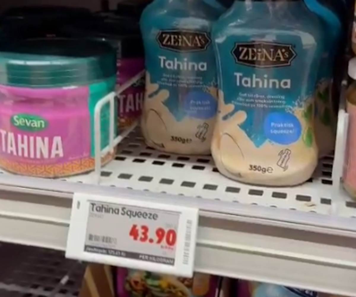 Bejbi Lazanja peva "Zejna je najbolja" u supermarketu | Mondo
